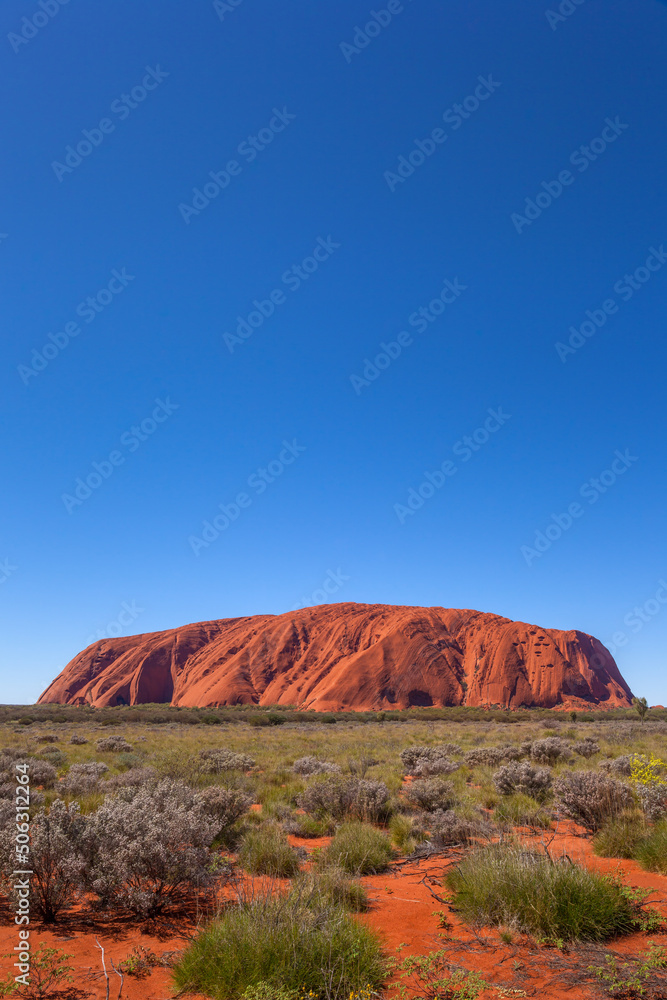 Uluru on a clear winter morning, Uluru-Kata Tjuta National Park ...
