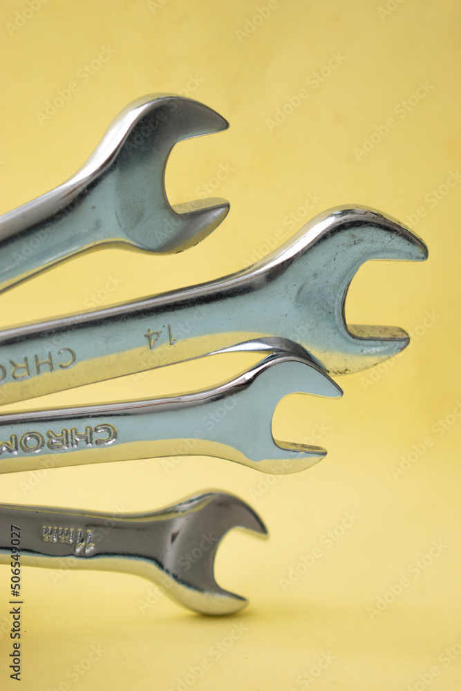 Llave para desarmar y armar Stock Photo | Adobe Stock