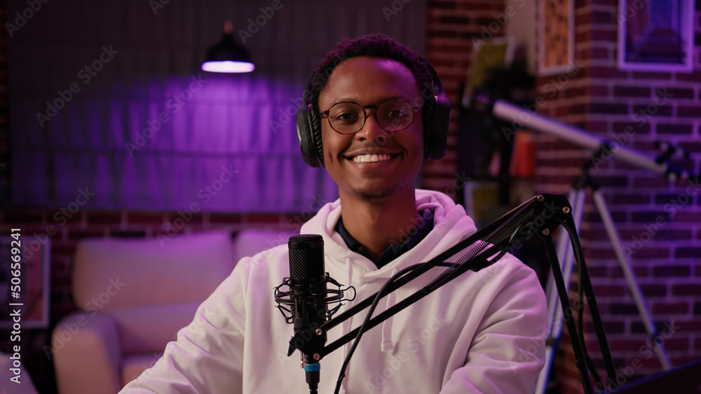 Foto de Portrait of man content creator smiling confident at camera ...