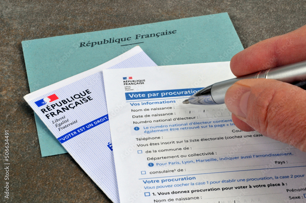 Remplir un document français pour un vote par procuration Stock Photo ...