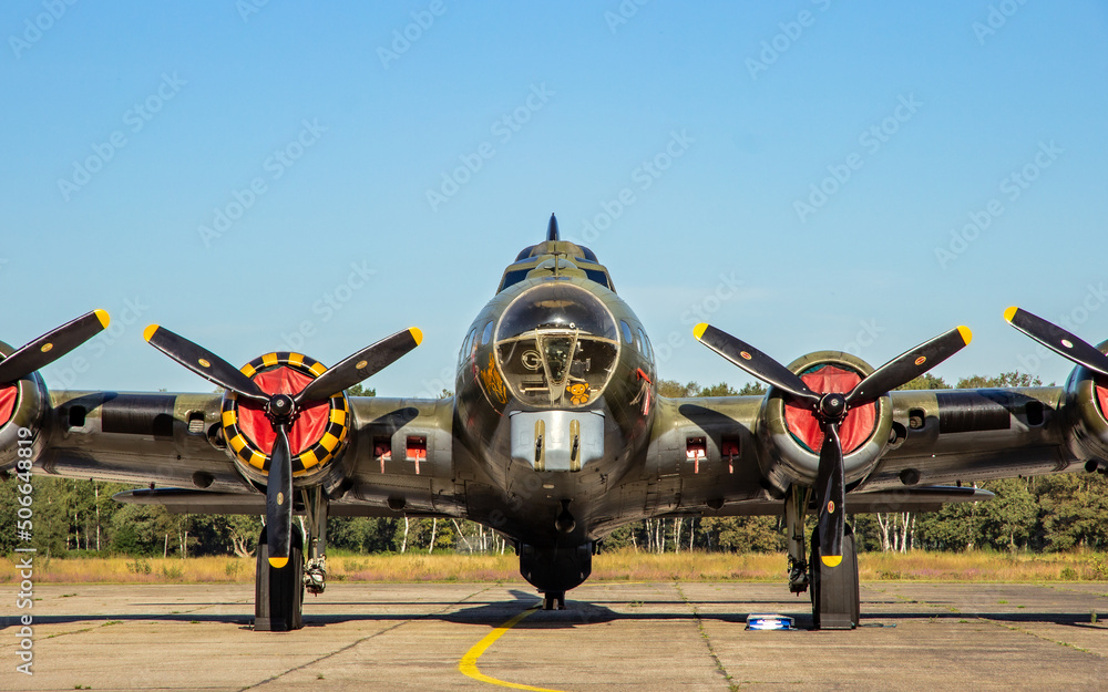 Boeing B-17 Flying Fortress US Air Force WW2 bomber plane onthe tarmac ...
