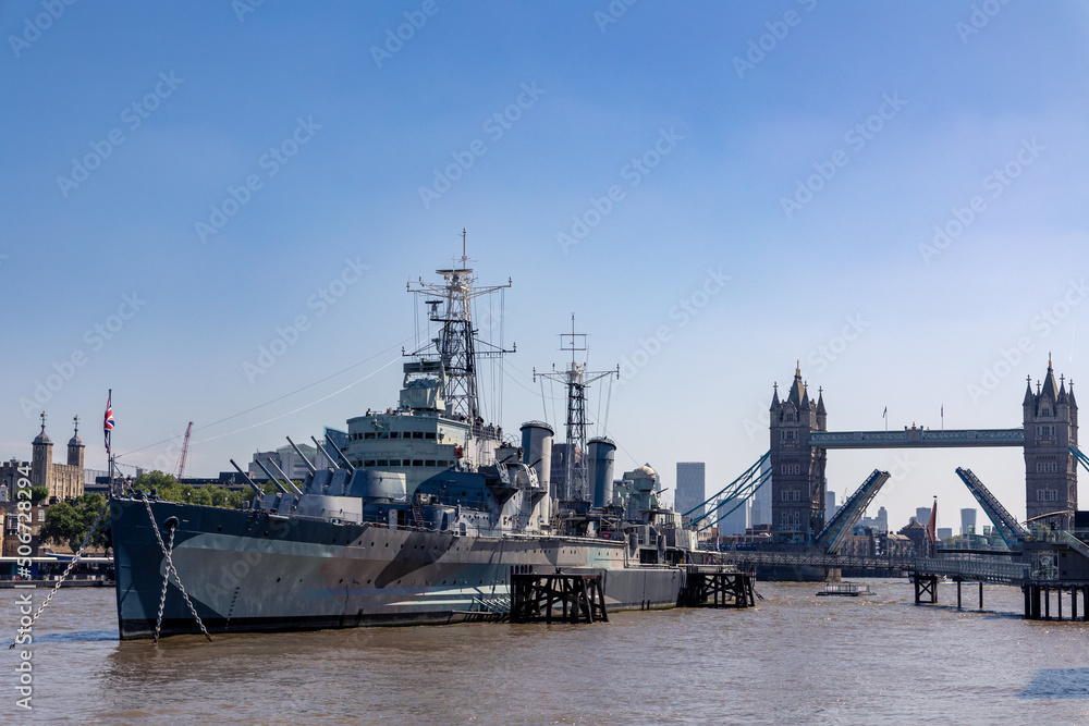 Poster Tower Bridge of London and HMS warship – Wall Art | UkPosters