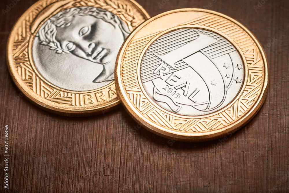Moedas de Real brasileiro em macro, frente e verso. Stock Photo | Adobe ...