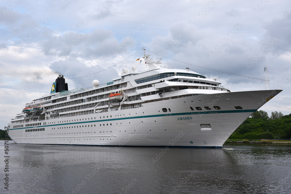 Kreuzfahrtschiff Amadea im Nord-Ostsee-Kanal Stock Photo | Adobe Stock