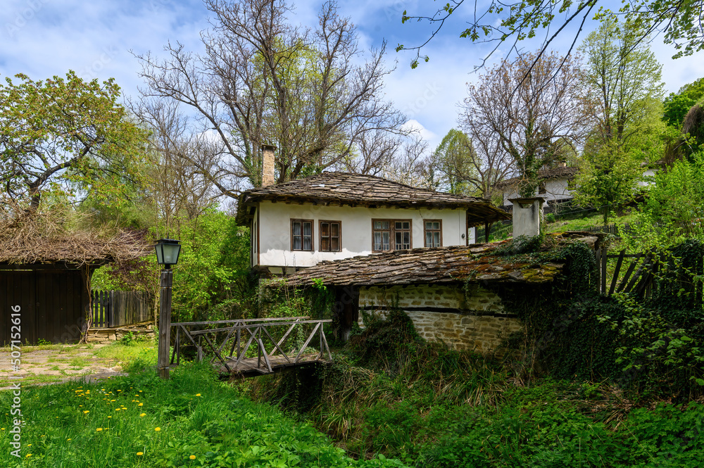 Foto de Bozhentsi village in Bulgaria, Gabrovo Municipality. Old house ...