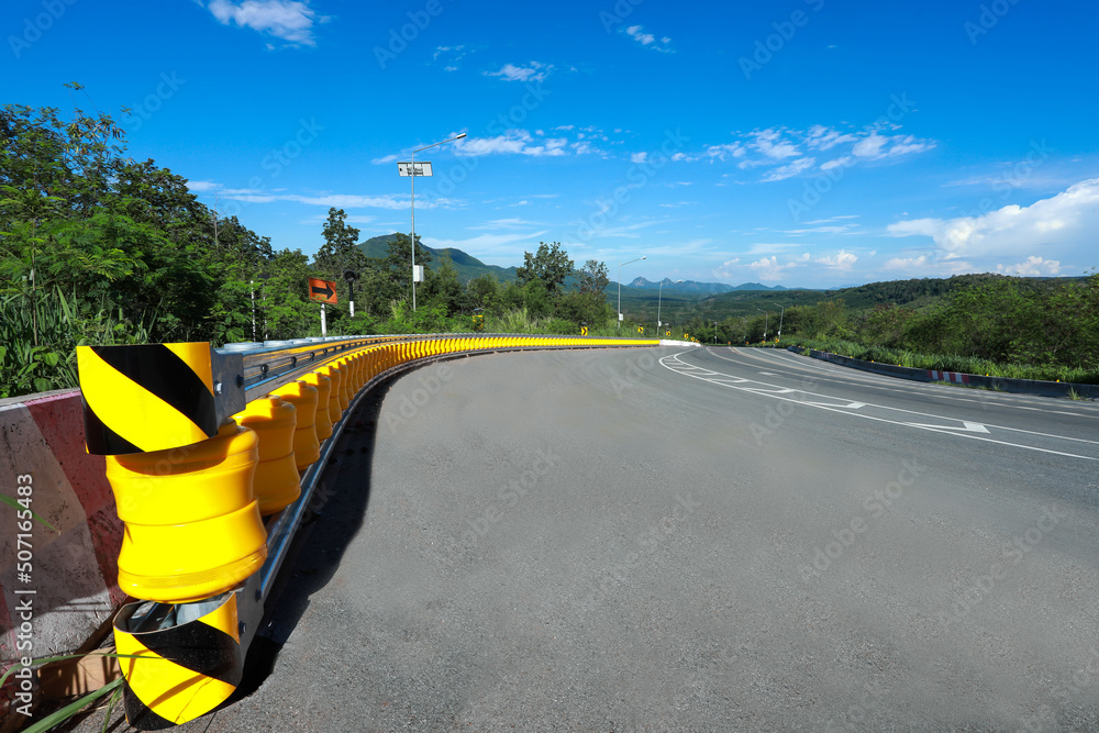 Road safety kits for curved cars. Between the best system of road ...