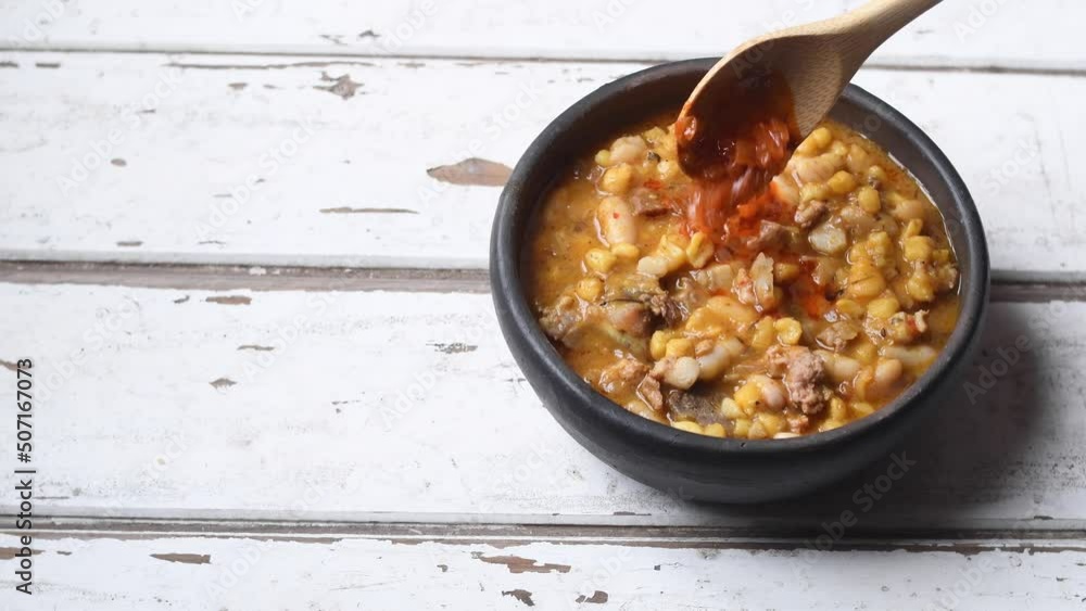 Locro tradicional argentino. Es una comida caliente, nutritiva, con ...