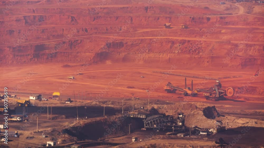 Stunning 4K animated time-lapse videos on large machines and vehicles ...