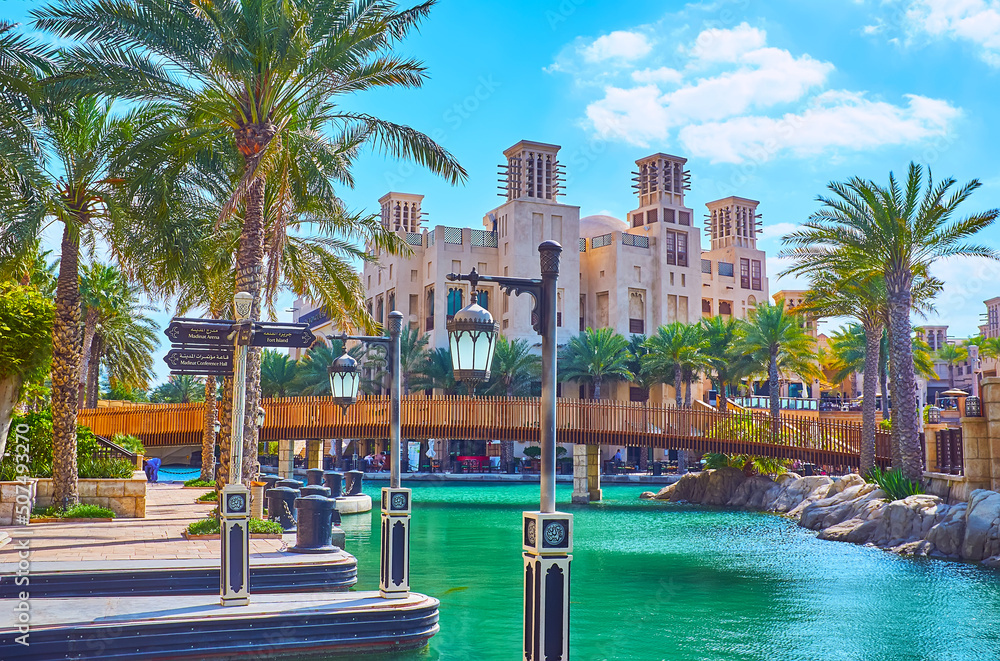 The canal and bridge of Souk Madinat Jumeirah market, Dubai, UAE Stock ...