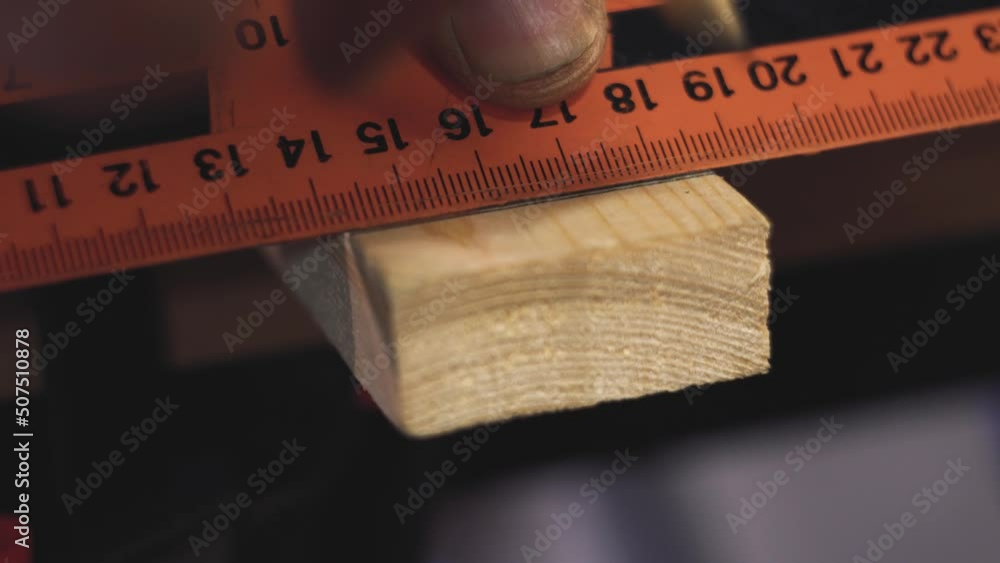 Vidéo Stock Wooden block. A mark is made. Ruler measurement. Close-up ...