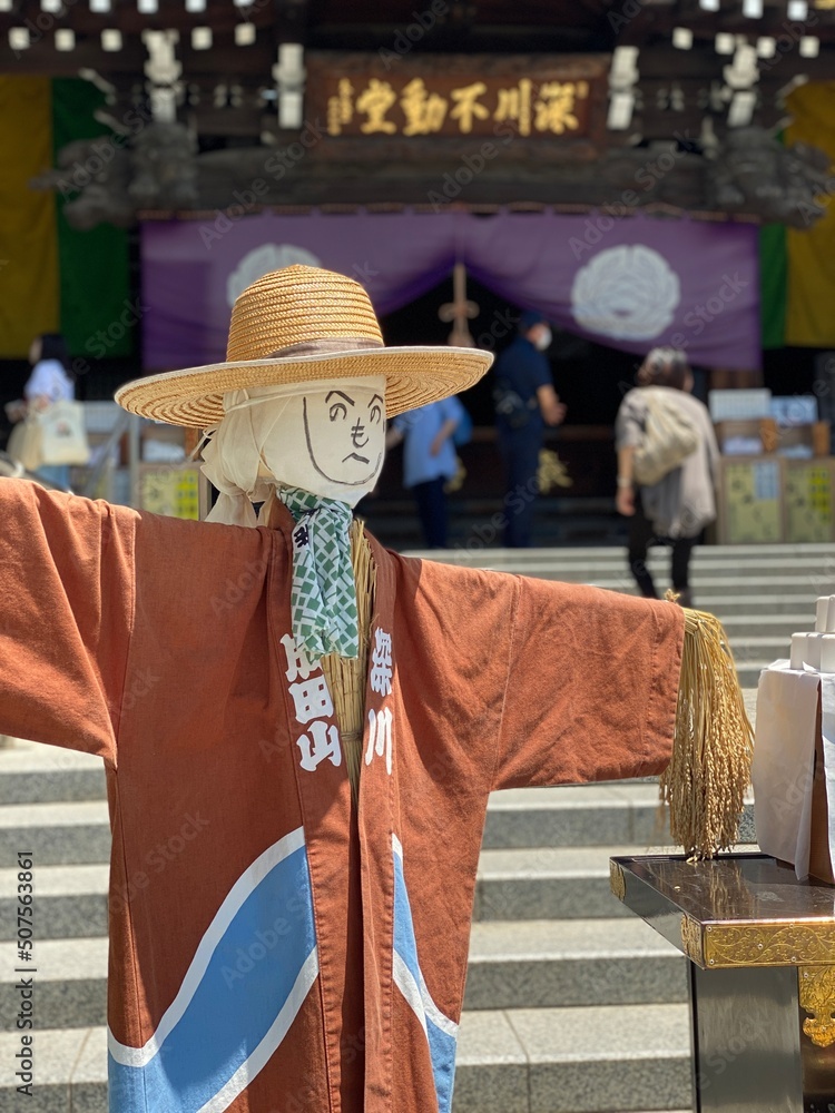 The scarecrow with Japanese cultural wordplay scribble "Heno Heno ...