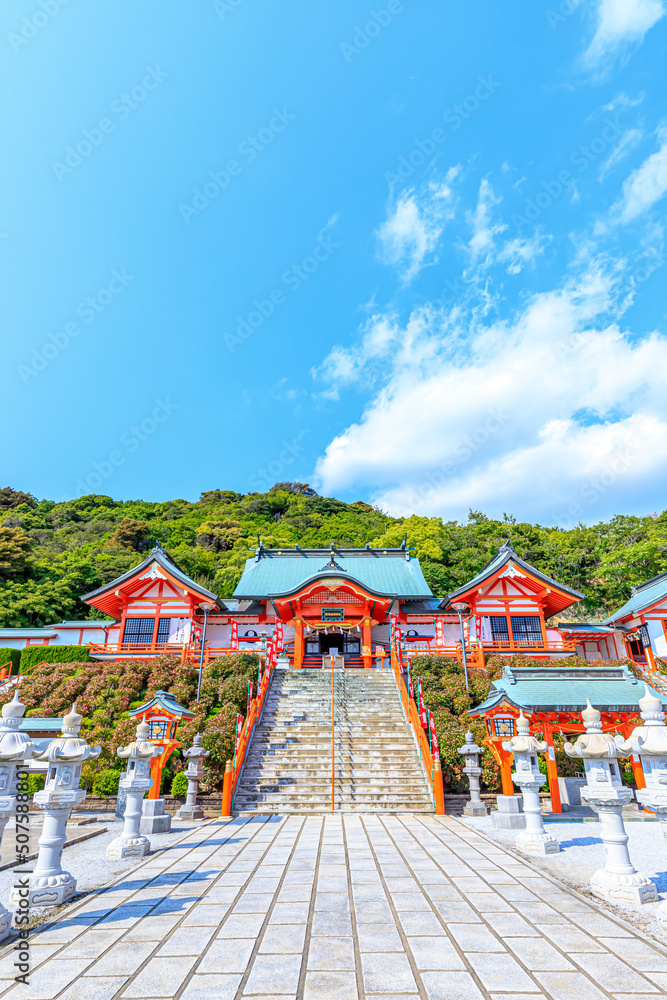 初夏の福徳稲荷神社 山口県下関市 Fukutoku Inari Shrine in early summer. Yamaguchi-ken Shimonoseki city Stock ...