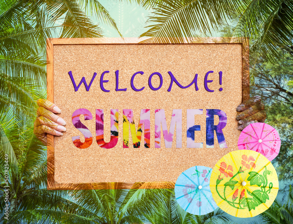 Welcome summer sign with abstract tropical tree background, tropical ...