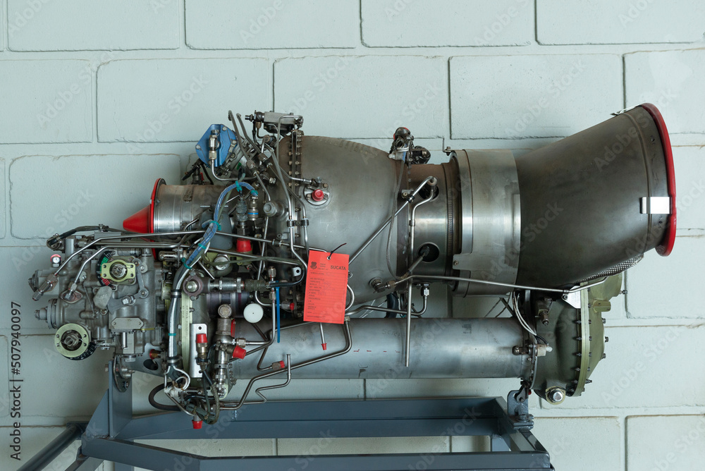 Foto de Safran Arriel 1M engine isolated, used in the AS350 B2 model ...