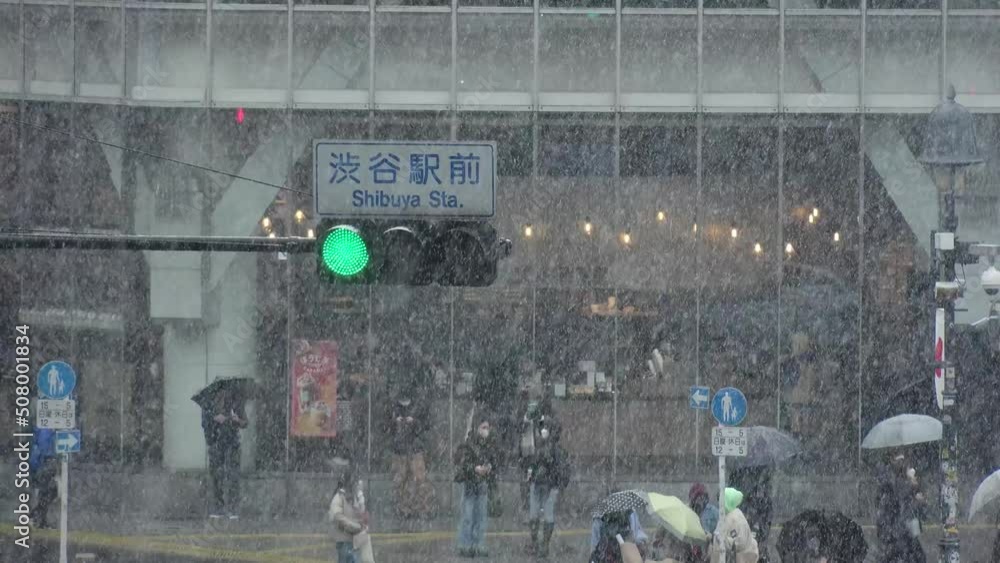 SHIBUYA, TOKYO, JAPAN - 6 JAN 2022 : Winter snow scenery around Shibuya ...