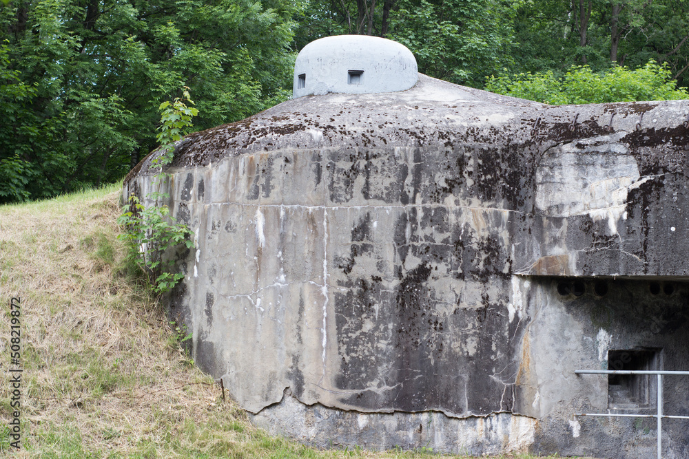 Póster Reinforced concrete bunker from world war II – Cuadro para Pared ...