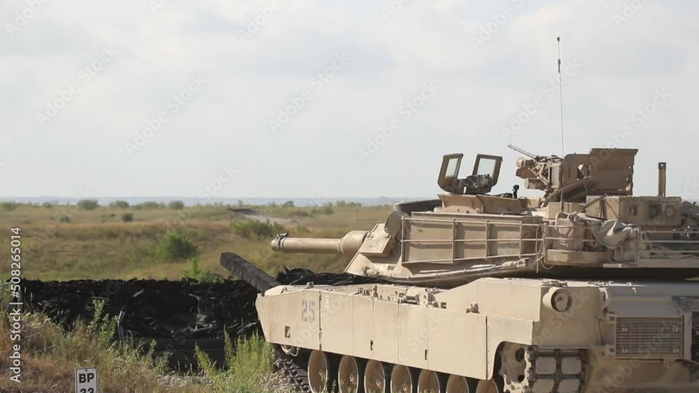 M1A1 Abrams Tank rotating turret during training Stock ビデオ | Adobe Stock