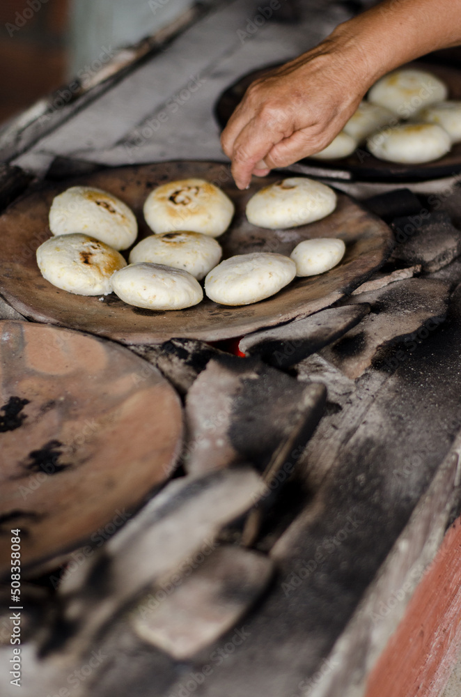 Realización tradicional de mini arepa colombiana Stock Photo | Adobe Stock