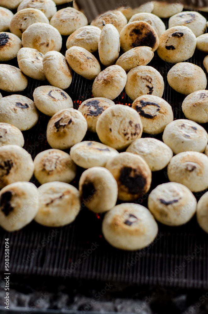 Realización tradicional de mini arepa colombiana Stock Photo | Adobe Stock