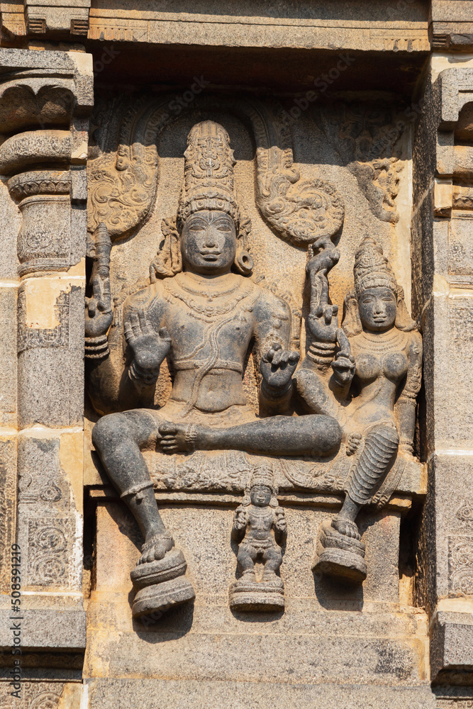 Sculpture of Lord Vishnu and Goddess Lakshmi on wall. Thillai Nataraja ...