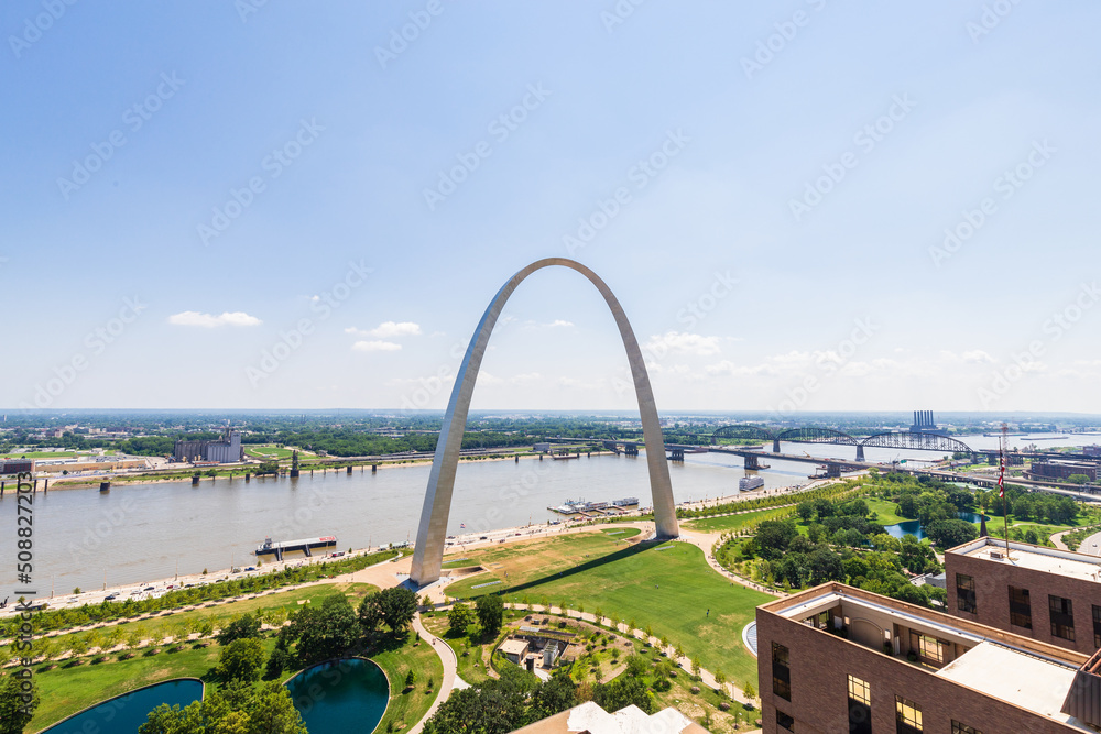 ST. LOUIS, MO, USA - AUGUST 10, 2018: The Gateway Arch is a 630 foot ...