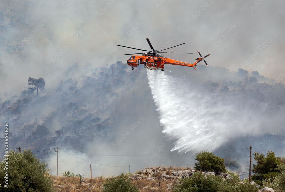 Foto Stock Athens, Greece, June 4, 2022: A firefighting Erickson S-64 ...