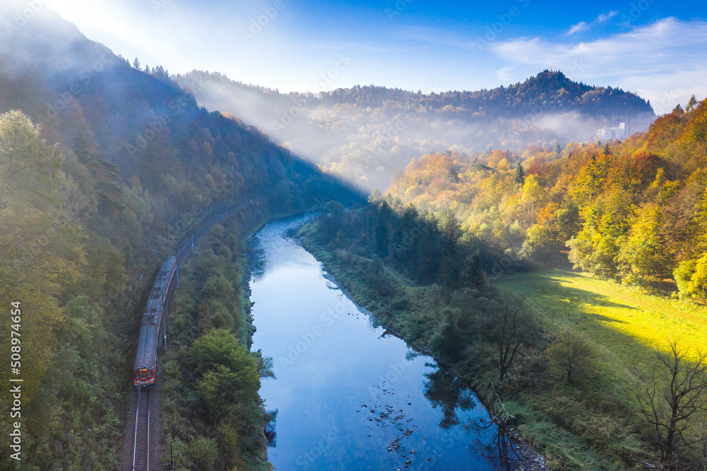 Foto de Zachód słońca nad Tatrami widoczny z Bacówki nad Wierchomlą ...