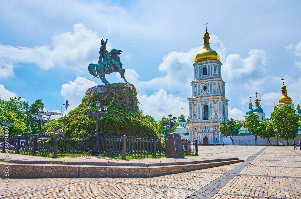 Explore landmarks of St Sophia square, Kyiv, Ukraine Stock Photo ...