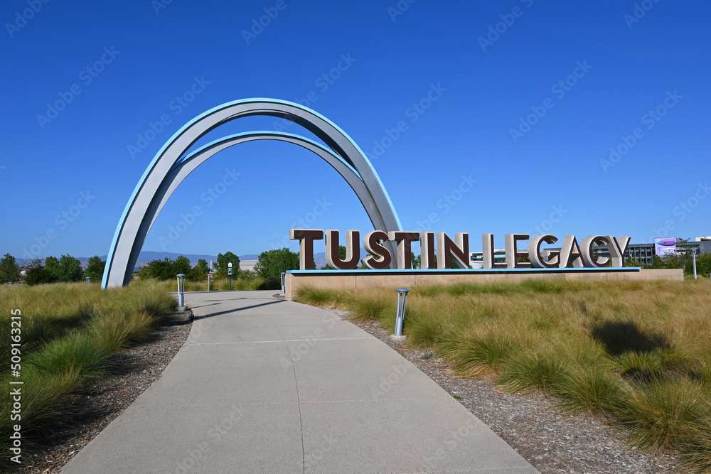 TUSTIN, CALIFORNIA - 5 JUNE 2022: Arch and Tustin Legacy Park sign at the entrance to the ...