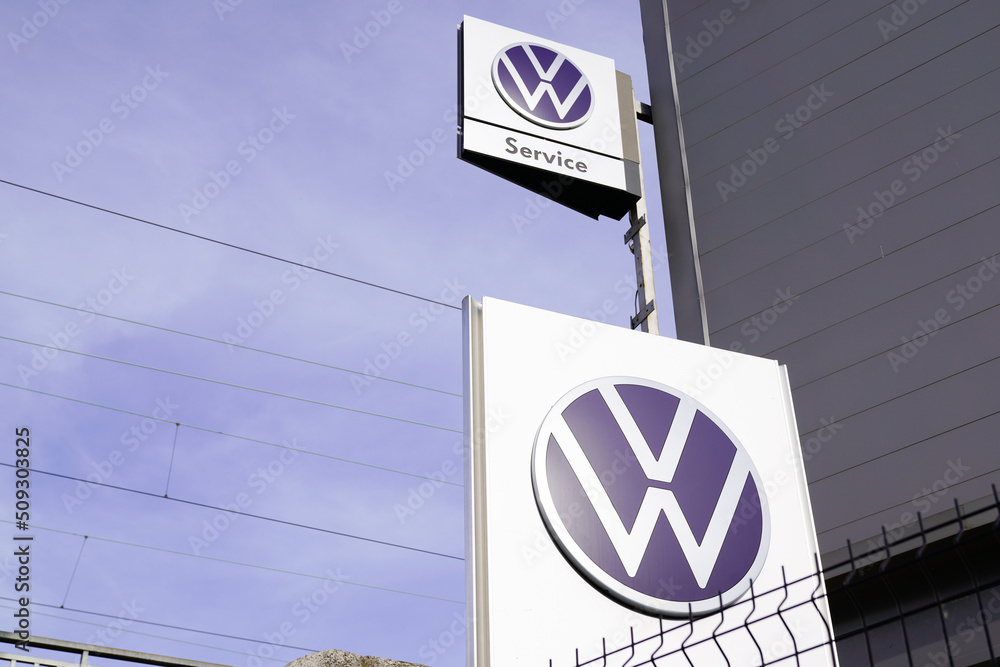 vw volkswagen service new text sign and logo car brand garage ...