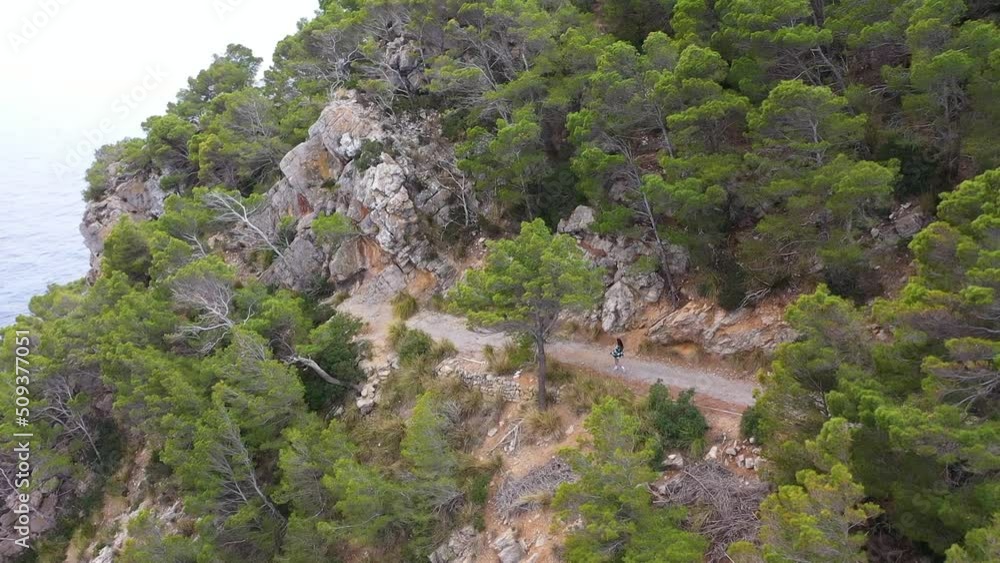 Vidéo Stock The very beautiful and natural cliffs of Mallorca. Hiking ...