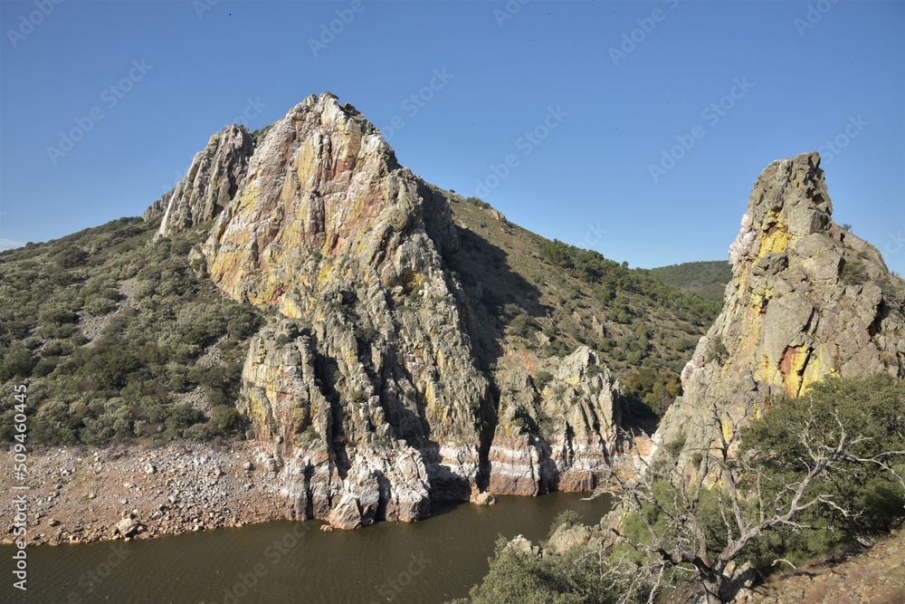 Forbidding cliffs at the confluence gorge of Tajo and Tietar rivers ...