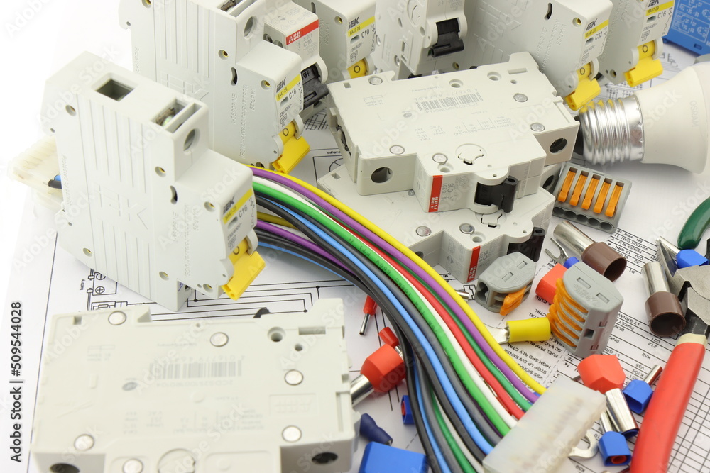 Automatic current switches and materials for the installation of the ...