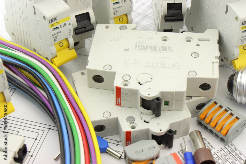 Automatic current switches and materials for the installation of the ...