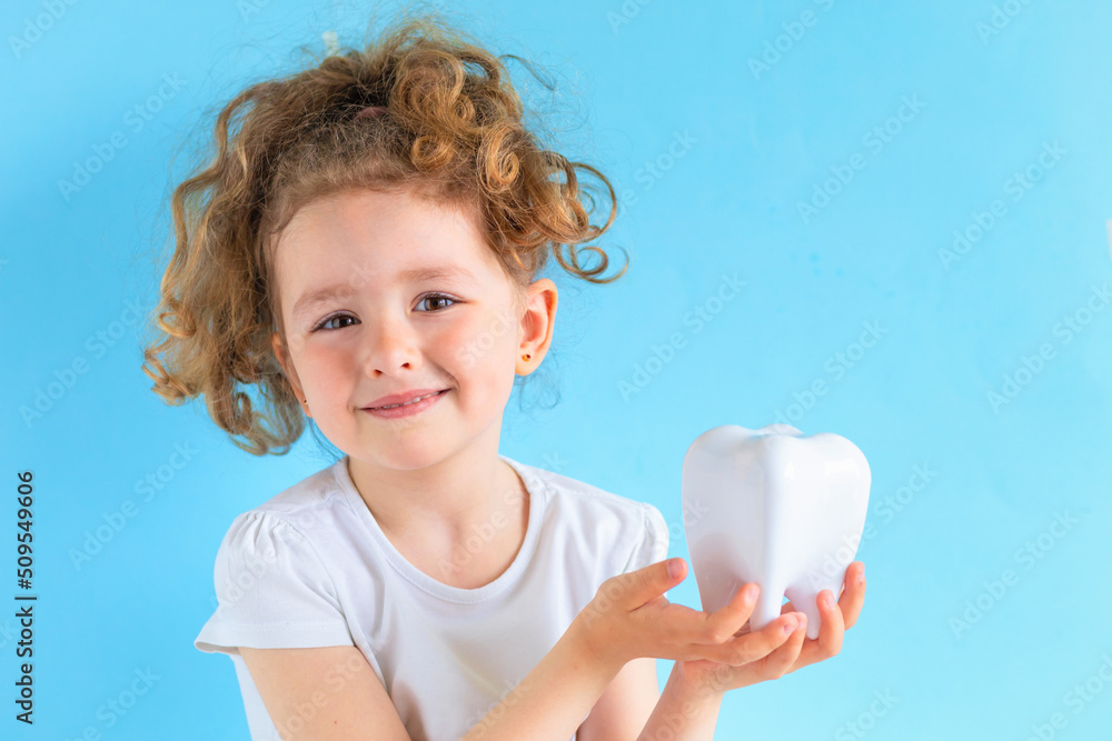 Little cute smiling girl holding tooth dent in hand. Kid training oral ...