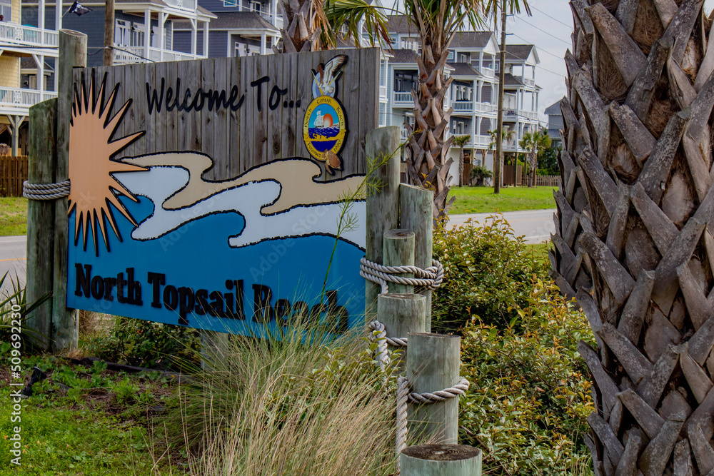 Welcome to North Topsail Beach sign Stock Photo | Adobe Stock