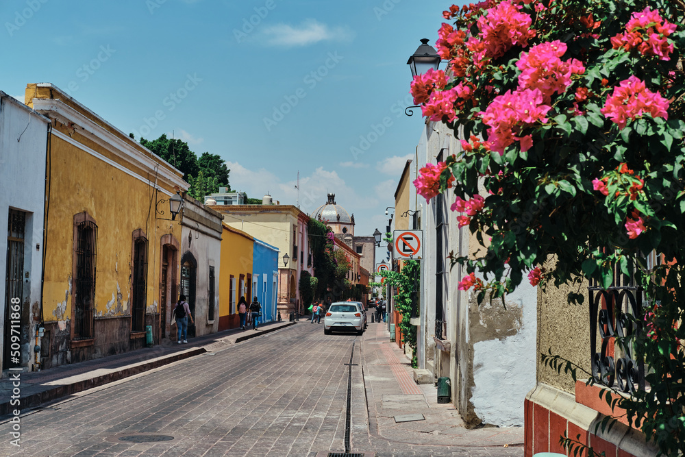 Calles coloniales del Centro Histórico del Queretaro Stock Photo ...