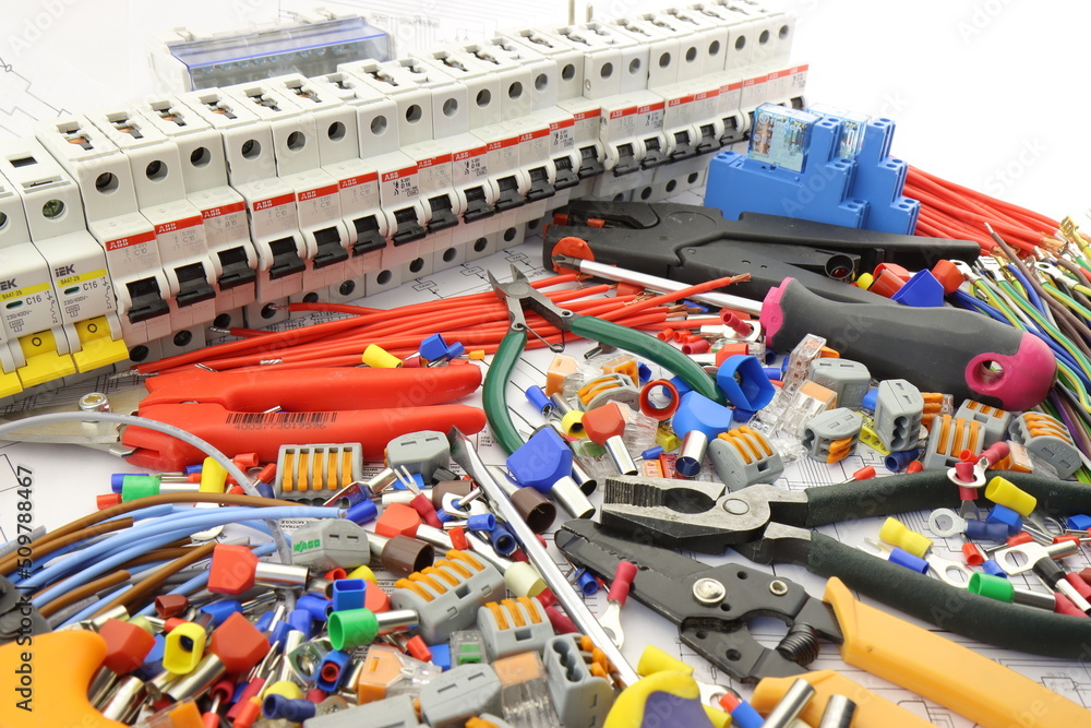Automatic current switches and materials for the installation of the ...