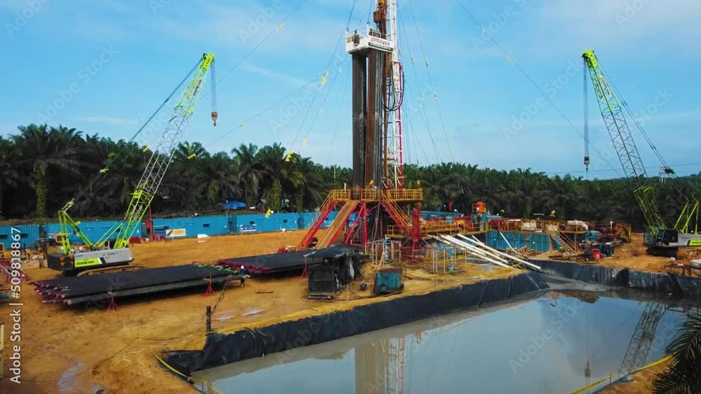 Cinematic Onshore Drilling and Workover Rig structure for oil ...