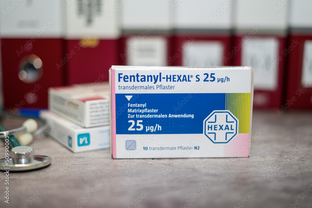 Drug box of Fentanyl containing fentanil for treatment of severe pain ...
