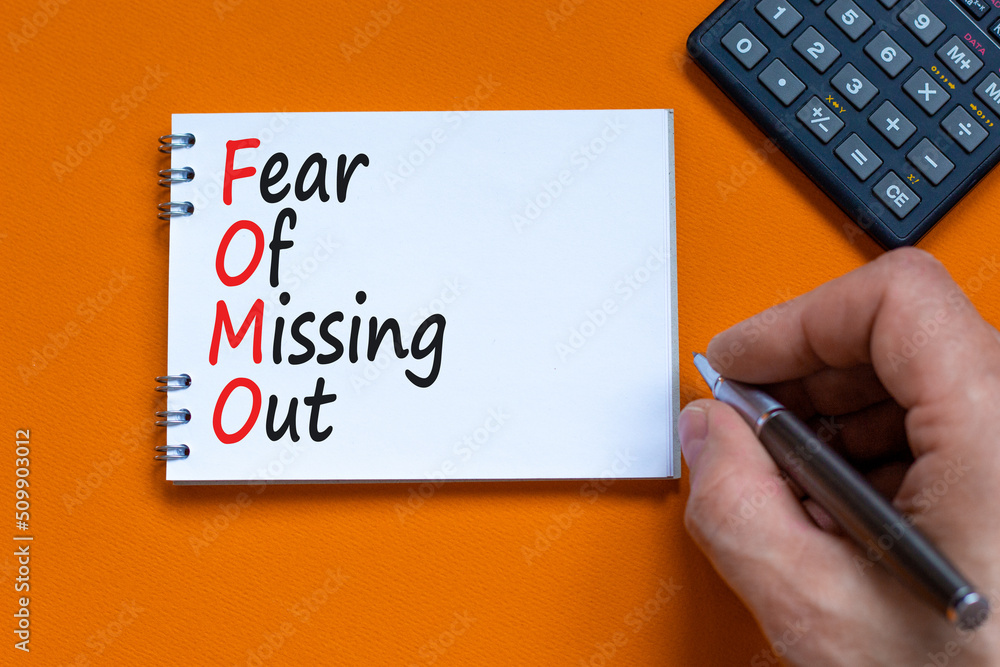 Fotka „FOMO fear of missing out symbol. Concept words FOMO fear of ...