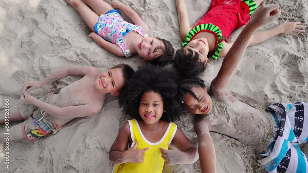 Vidéo Stock 4K Group of Diversity little cute child boy and girl ...