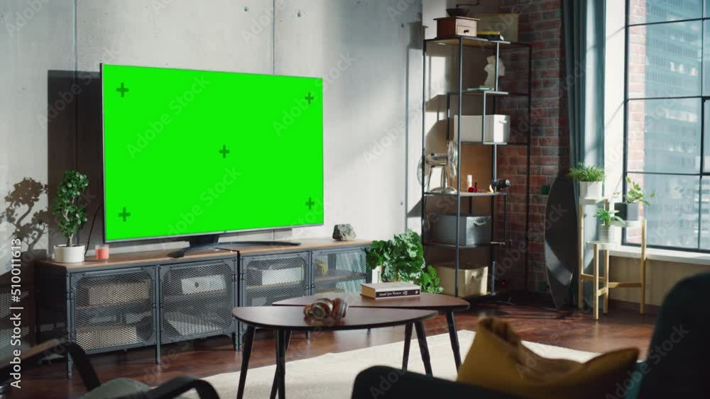 Vídeo do Stock: Chroma Key Display on TV Set in Modern Living Room ...