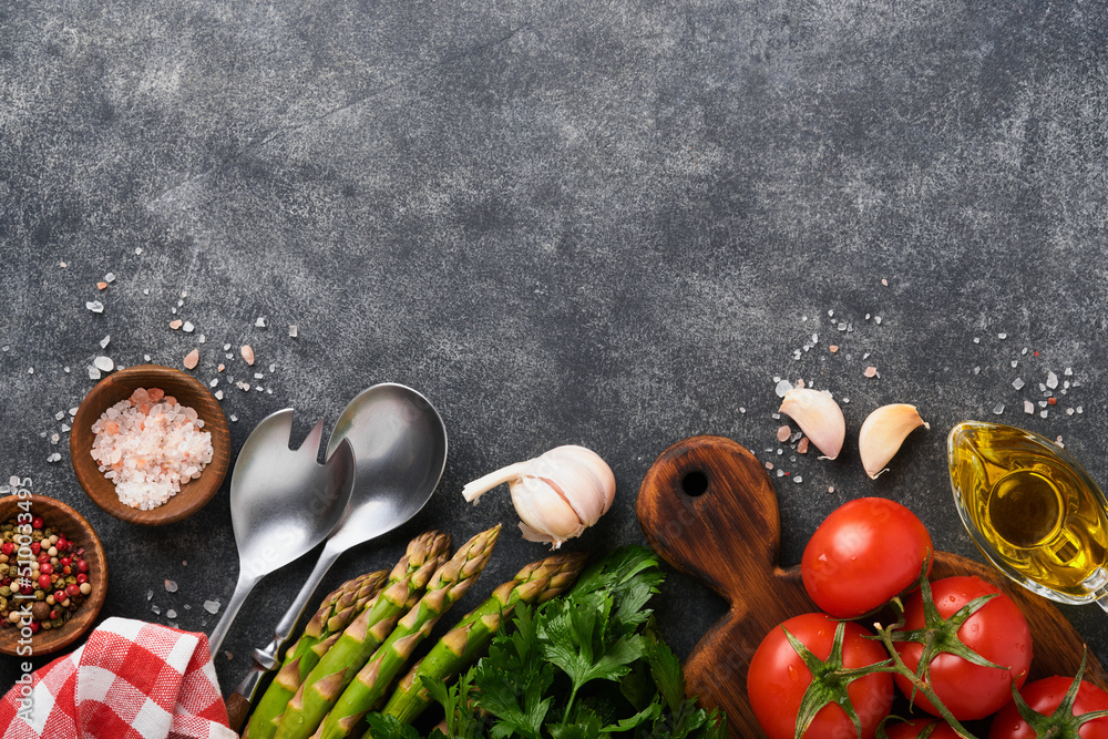 Parsley, parsley, tomato, garlic, olive oil, pepper, salt and salad ...