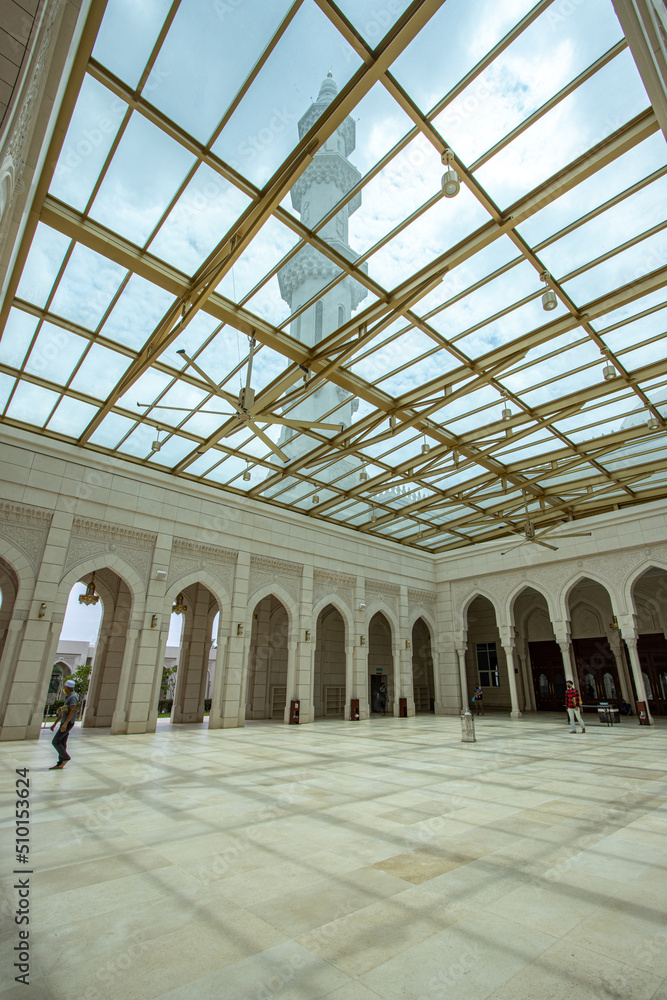 Beautiful islamic architecture of Masjid Sri Sendayan the new and the ...