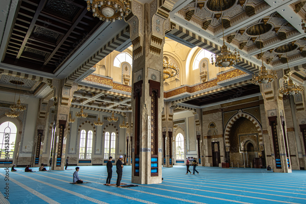 Beautiful islamic architecture of Masjid Sri Sendayan the new and the ...