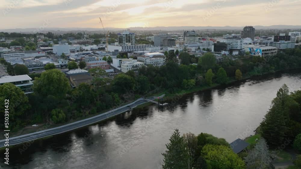 5 second hyper lapse shot moving up the Waikato river in Hamilton New ...
