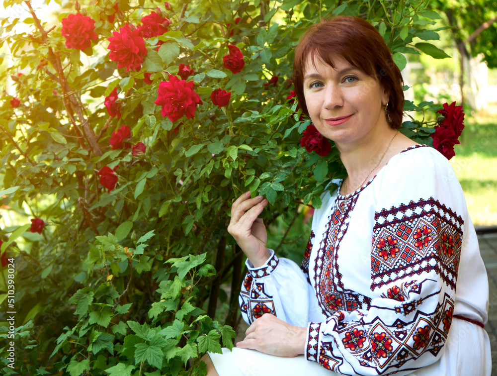 Gorgeous ukrainian woman in traditional embroidery vyshyvanka dress ...