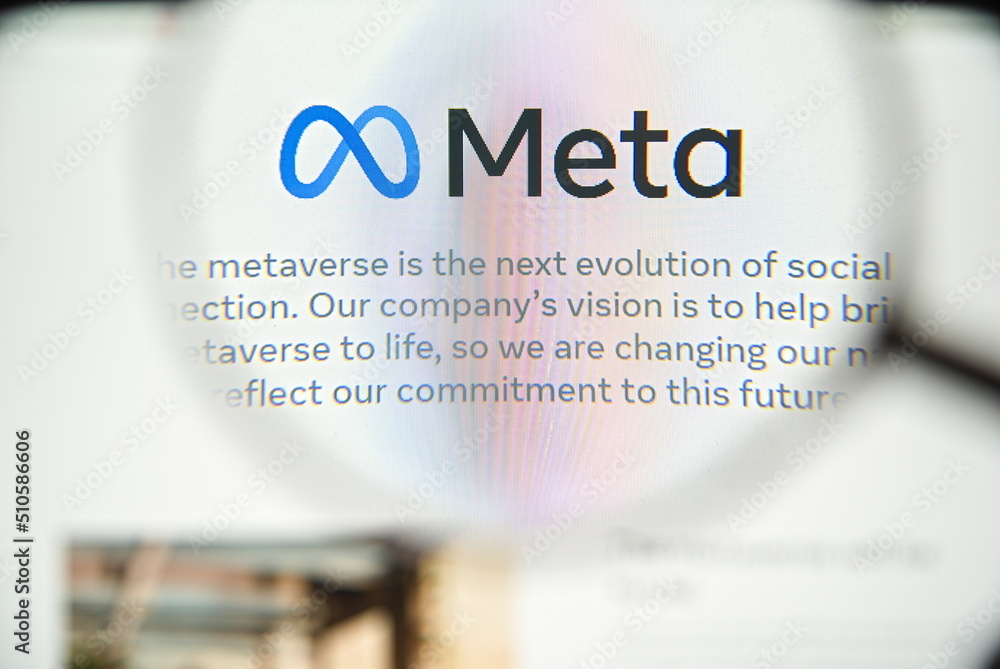 Foto de meta home page on the monitor screen with a magnifying glass do ...