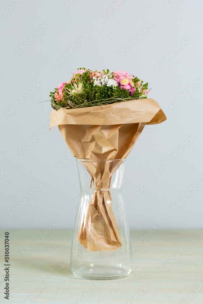 Distintos ramos de flores y composiciones de arte floral. Ramos de ...